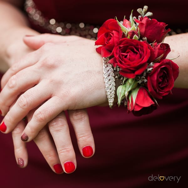 Hadir di Momen Bersejarah, Ini Arti dari Simbolisasi Corsage